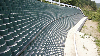 GEOWEB® Gravity & Reinforced Geocell Retaining Walls