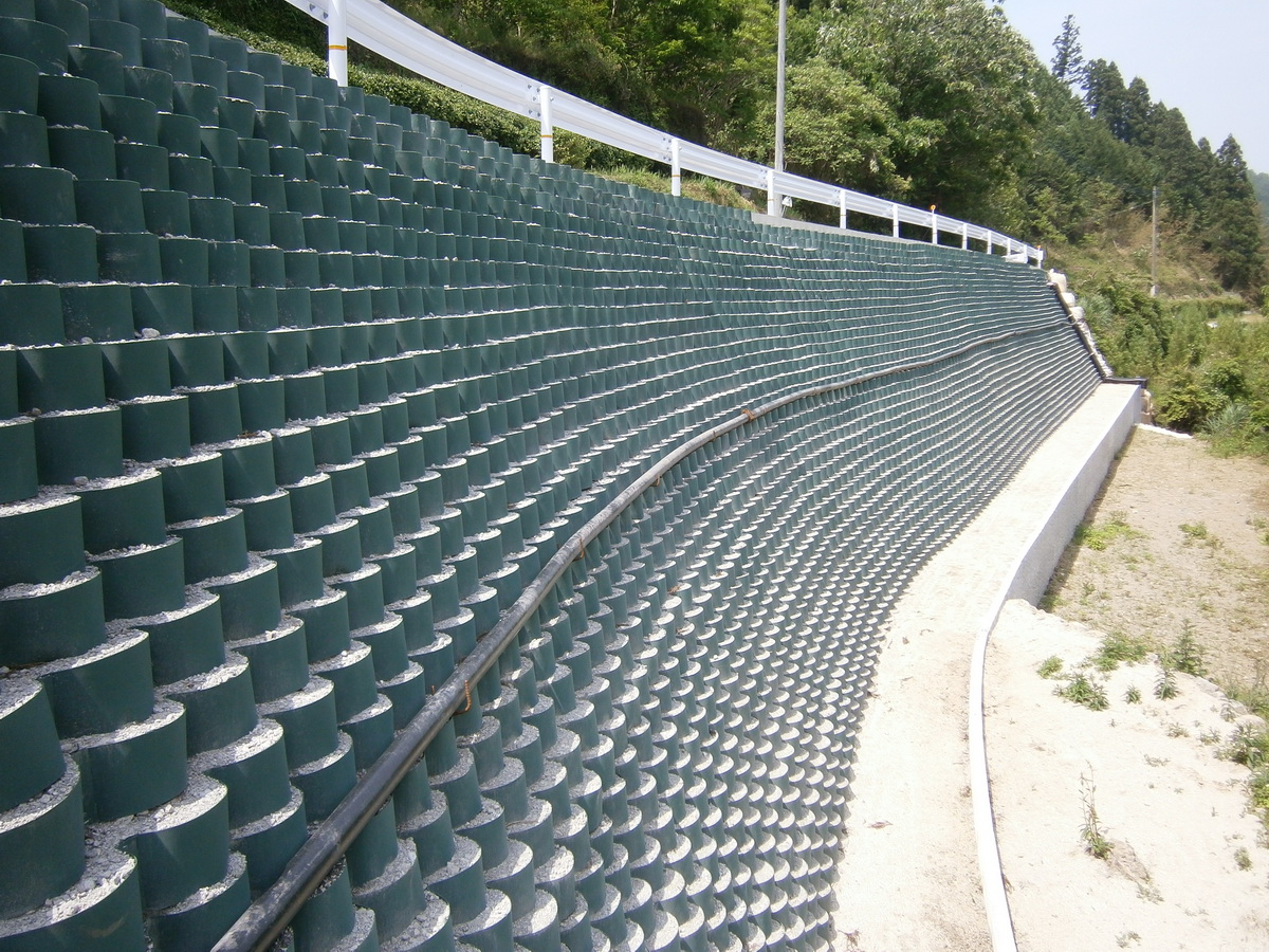 GEOWEB® Retaining Walls | Presto Geosystems